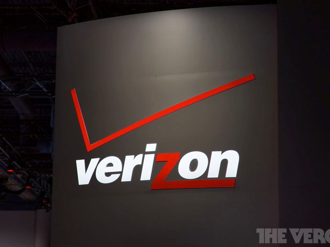 Hacker Steals personal information of Hundreds of Verizon Employees